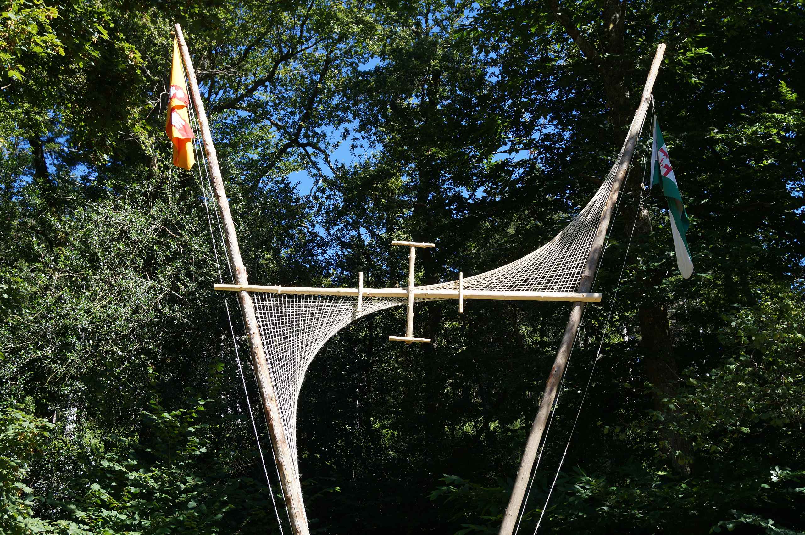 Mât des couleurs — LaToileScoute